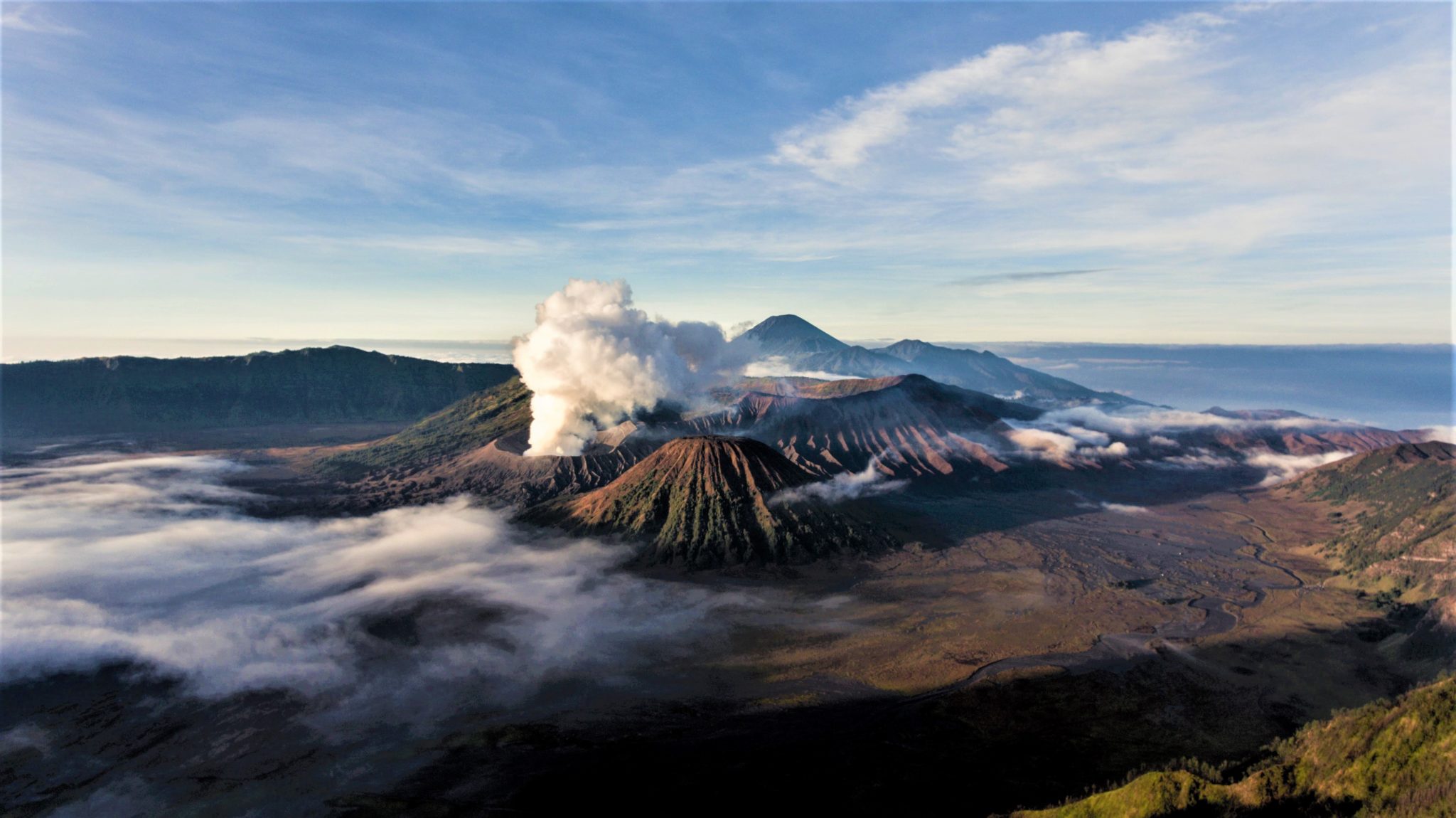 Make your boring life thrilling with these Active Volcanoes around the ...